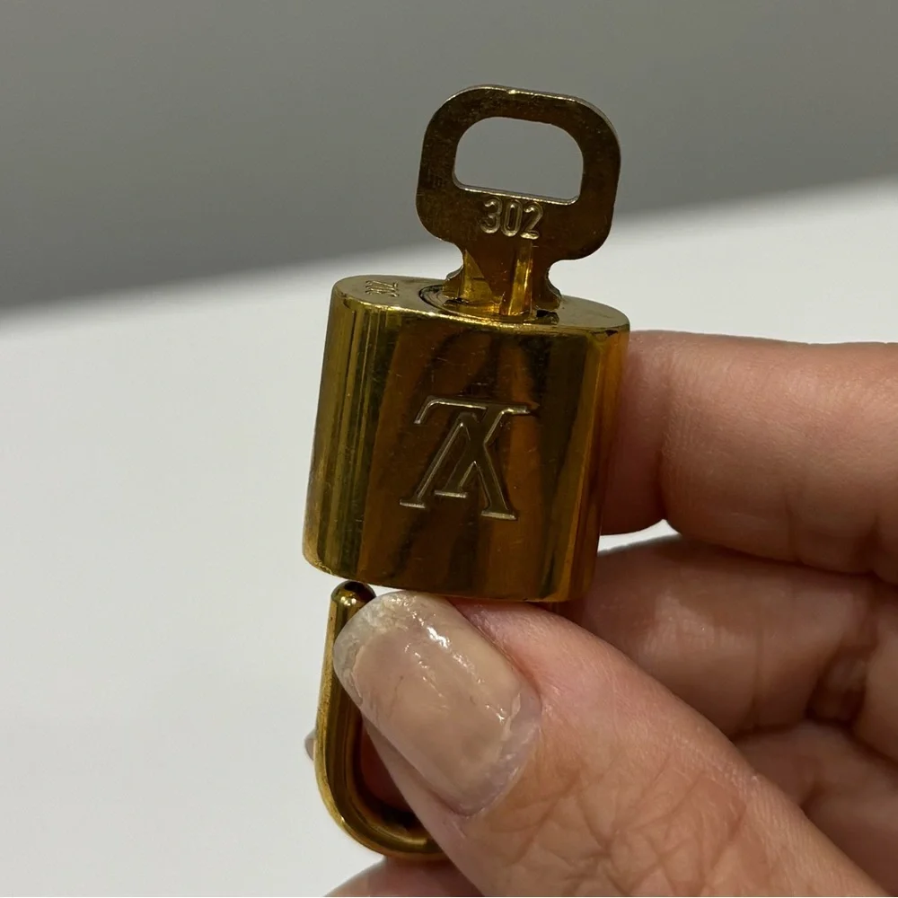 Louis Vuitton | Bags | Louis Vuitton Lock Key Set 32 Gold Tone ...